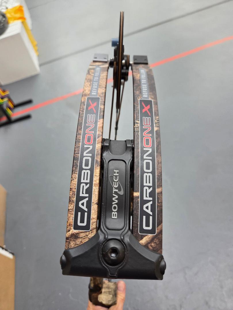 Bowtech Carbon One X RH 60# Country DNA Hunting Bow Used| XSpot Archery