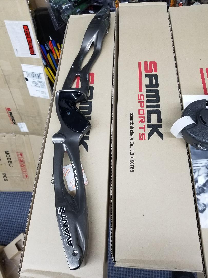 Samick Avante 25" Riser RH, Matt Grey| XSpot Archery